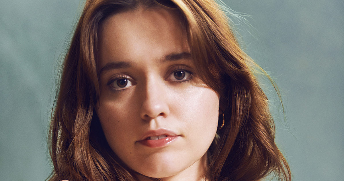 Jeans, a nice top and a great chat with Aimee Lou Wood - The Face