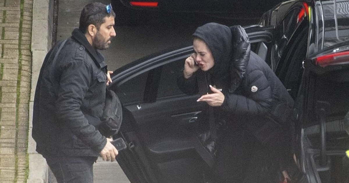 Adele explains the real story behind the gun fingers meme - The Face