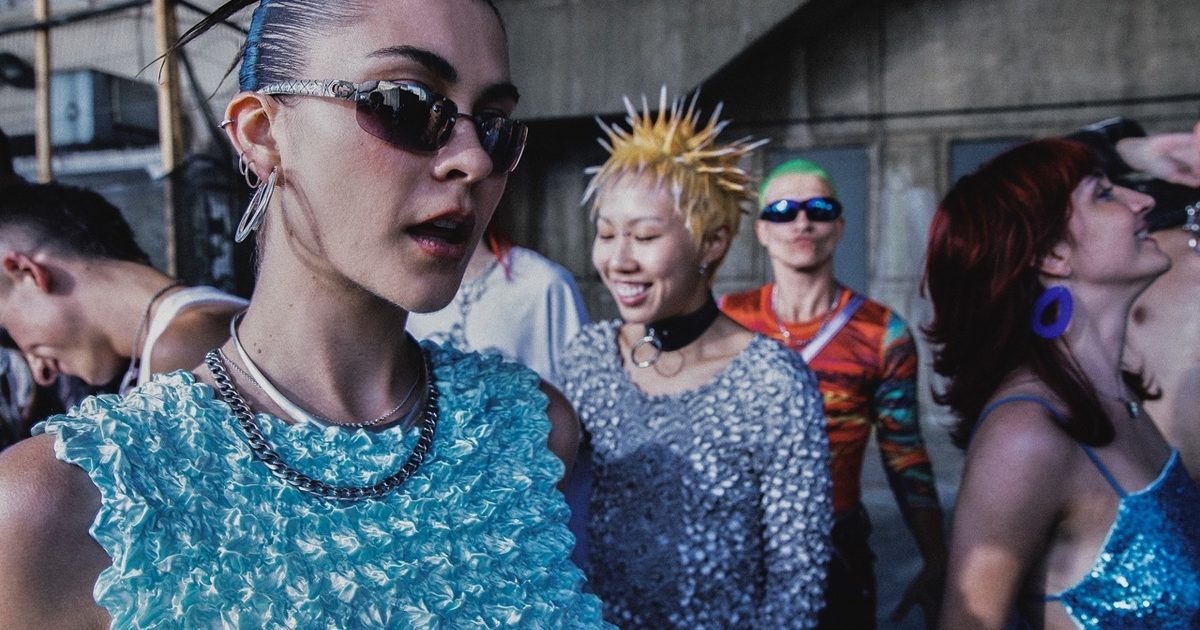 All under one roof raving - The Face